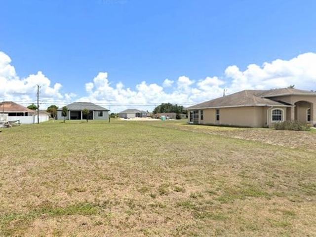 1407 NE 12th Pl, Cape Coral, FL 33909