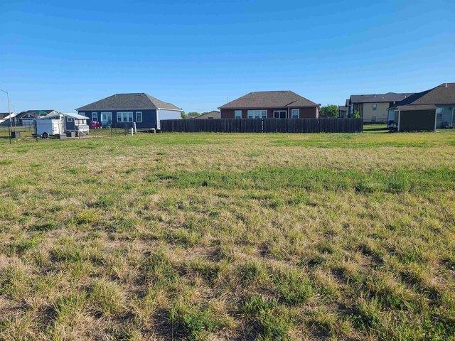 1407 Curtiss Dr, McPherson, KS 67460