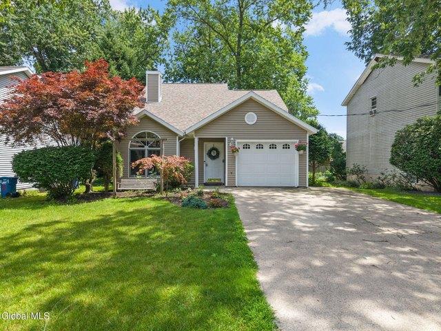1407 Chestnut St, Watervliet, NY 12189