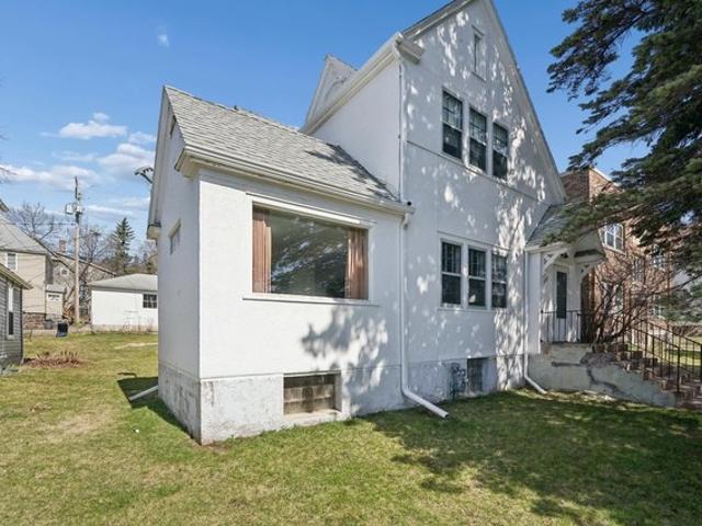 1407 E 3rd St, Duluth, MN 55805