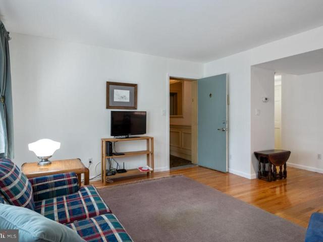 1407 E Abingdon Drive # 2