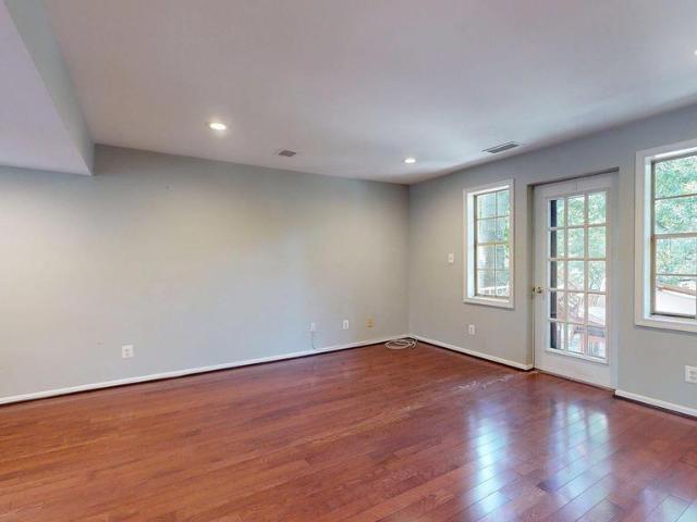 1407 E Abingdon Drive # 4