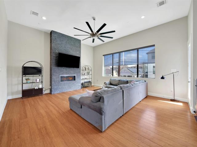 1407 Hickory St, Houston, TX 77007 | MLS #53396