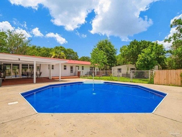 1407 John Carroll Dr, Pensacola, FL 32504