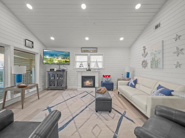 1407 John Street