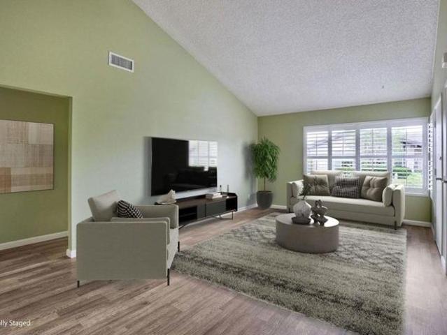 1407 Lombard St, Vista, CA 92084