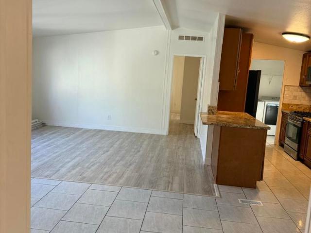 1407 Peach Avenue 14