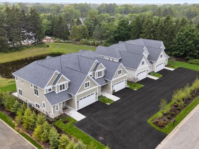 1407 W Eastbrook Dr, Mequon, WI 53092