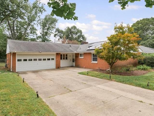 1407 W John St, Champaign, IL 61821