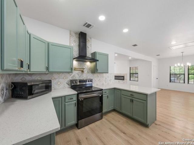 1407 W Mistletoe Ave, San Antonio, TX 78201