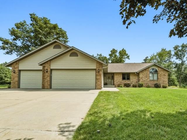 1407 Woodridge Dr, Chippewa Falls, WI 54729