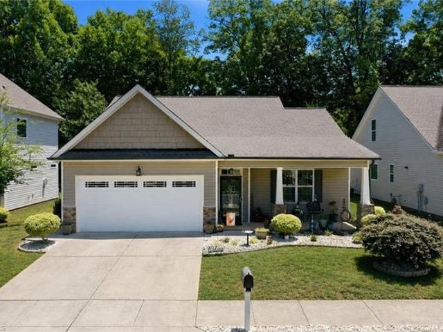 1407 Yellow Wood Dr, Mebane, NC 27302