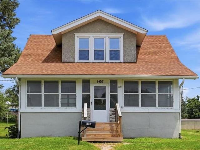 1407 11th Ave, Belle Plaine, IA 52208