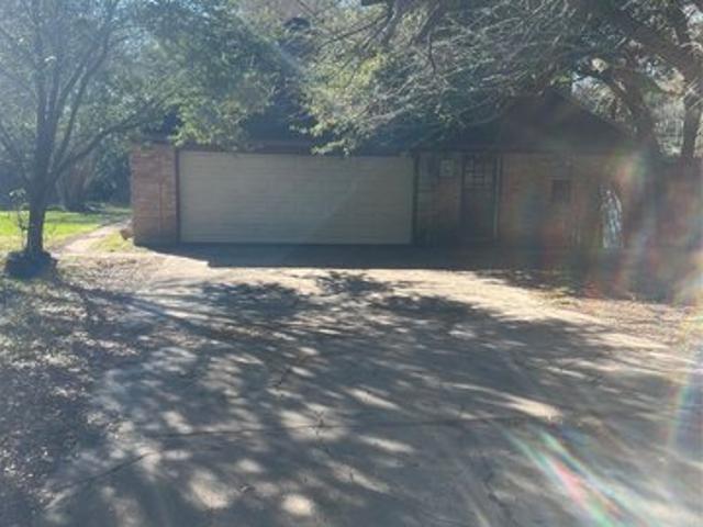1408 N Main St, Highlands, TX 77562