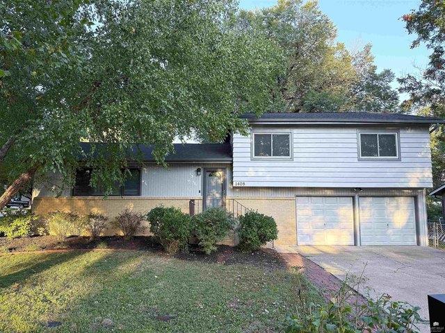 1408 Nichols St, Manhattan, KS 66503