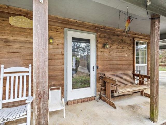 1408 Dunn Rd, Terry, MS 39170