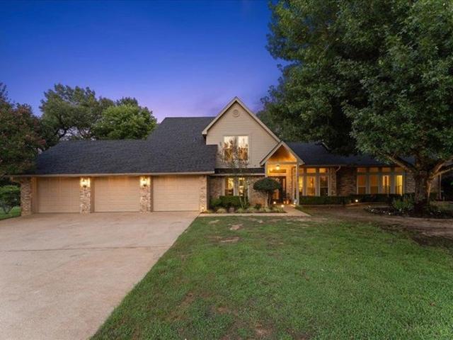 1408 E Lake Dr, Gladewater, TX 75647