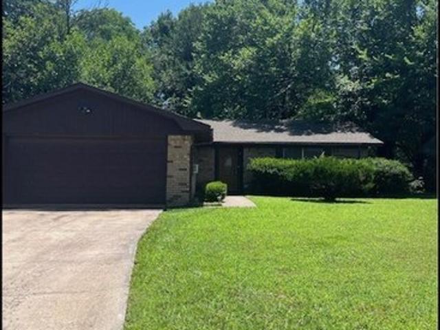 1408 Lynwood St, Gainesville, TX 76240