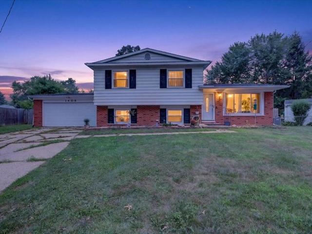 1408 Regina Ave, Portage, MI 49024