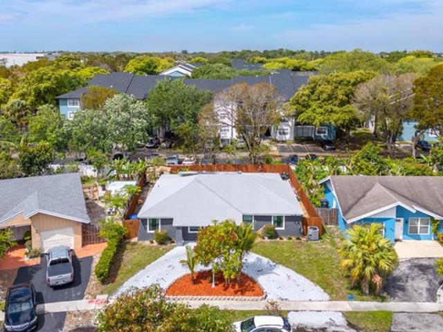1408 SW 75th Ave, North Lauderdale, FL 33068