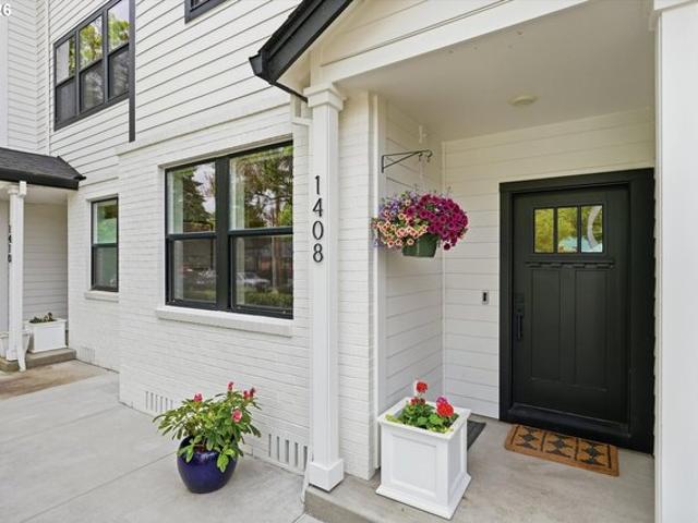 1408 SE Glenwood St Unit 2, Portland, OR 97202