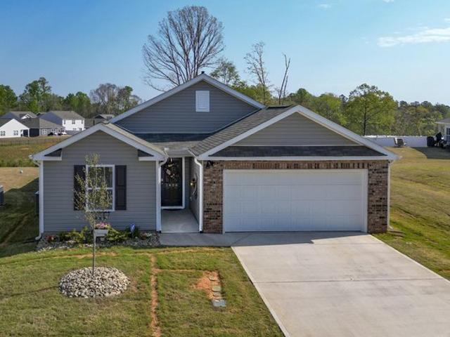 1408 Slades St, Woodruff, SC 29388