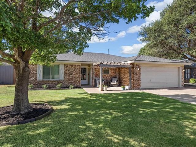 1408 5th St, Shallowater, TX 79363