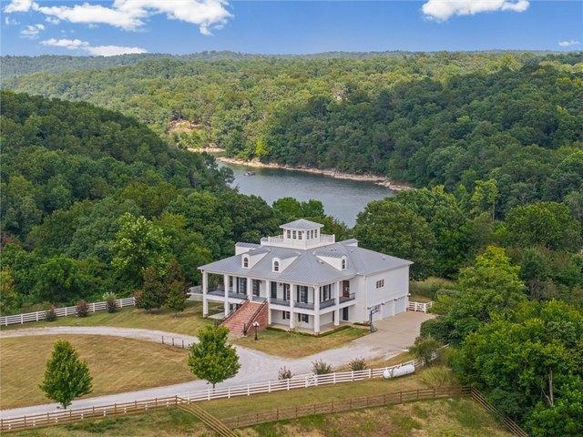 14092 Lake Point Dr, Lowell, AR 72745