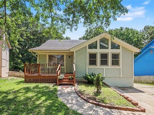 1409 NW 63rd St, Kansas City, MO 64118
