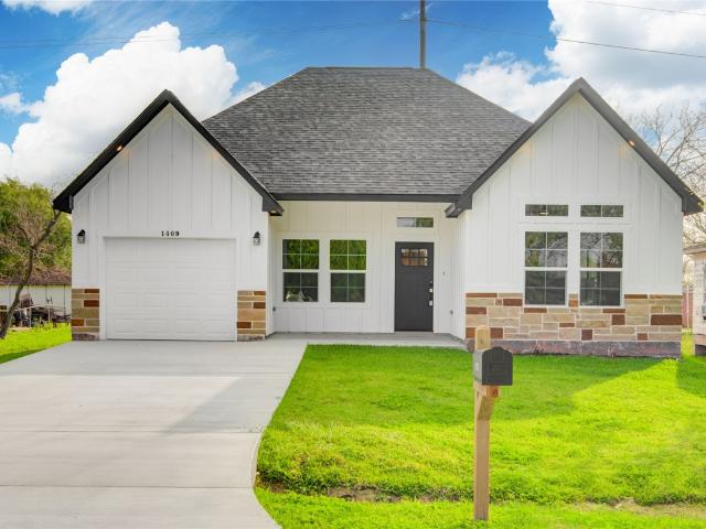 1409 N Ave S, Freeport, TX 77541 | MLS #16819