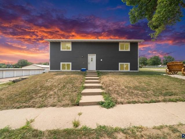 1409 N Blauvelt Ave, Sioux Falls, SD 57103