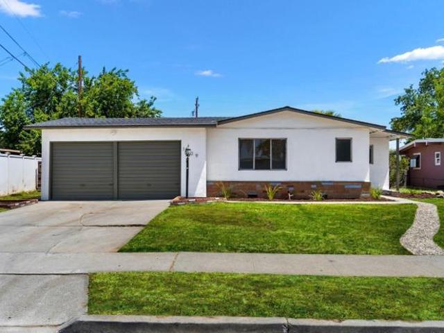 1409 Amelia, Hanford, CA 93230
