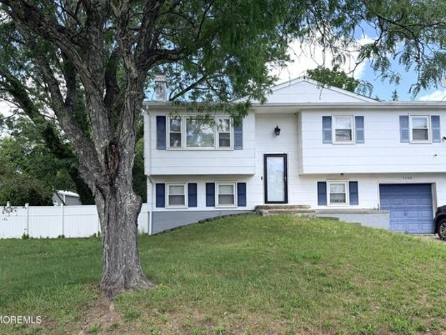 1409 Brookfield Dr, Lakewood, NJ 08701