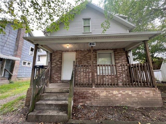 1409 Curtis St, Akron, OH 44301