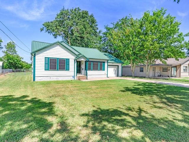 1409 Cedar St, Bonham, TX 75418