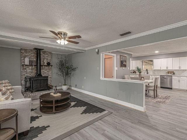1409 Crestview Drive