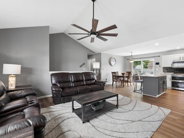 1409 E Pinecrest Ln
