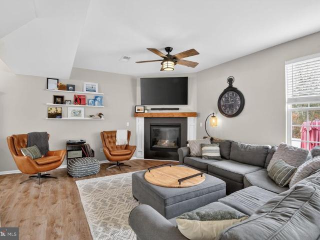 1409 James Way