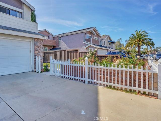 1409 Lakeside Lane