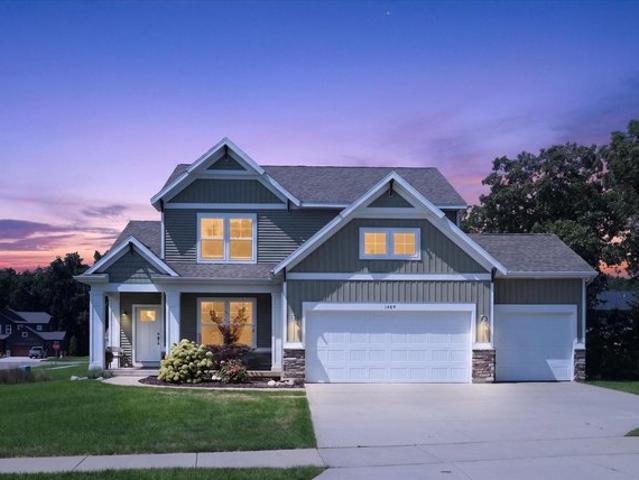 1409 Remington Dr SE, Lowell, MI 49331