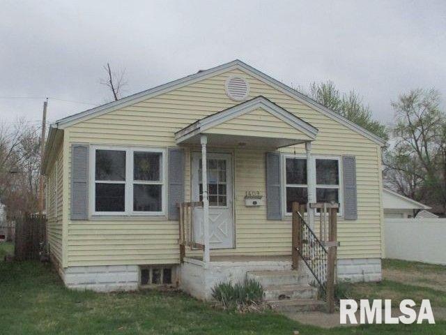1409 S 9th St, Pekin, IL 61554