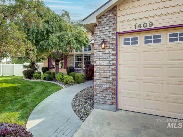 1409 S Middle Creek Ct