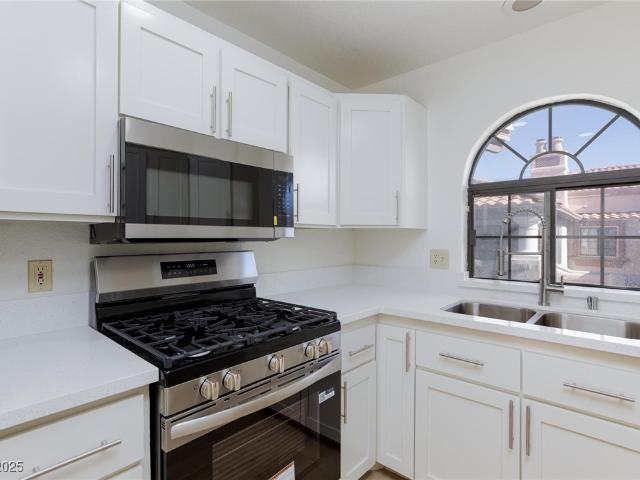 1409 Santa Margarita St, Unit G, Las Vegas, NV 89146 | MLS #2737