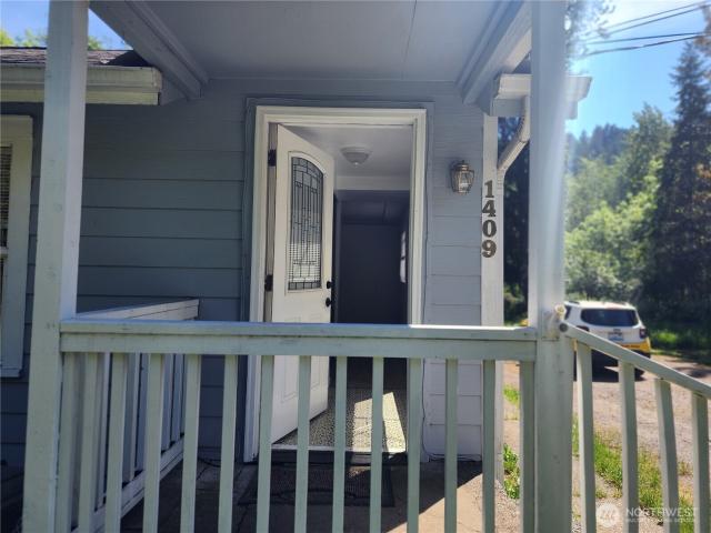1409 W Railroad Ave, Unit A, Shelton, WA 98584 | MLS #2513 | Compass