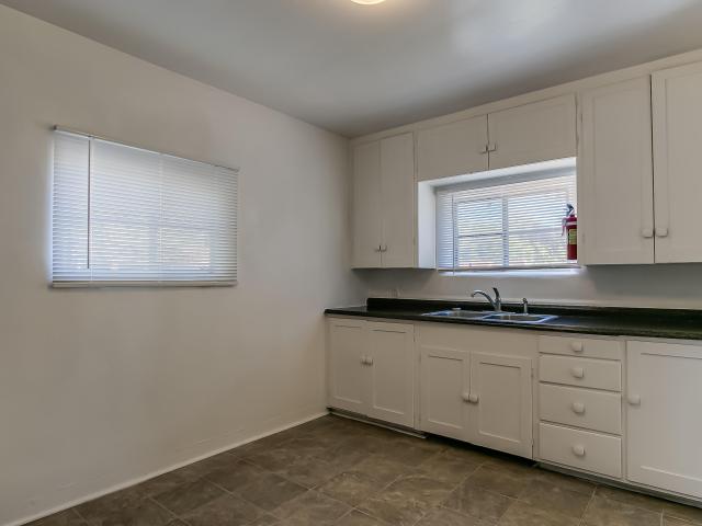 1409,1407 Hazeldine Avenue SE