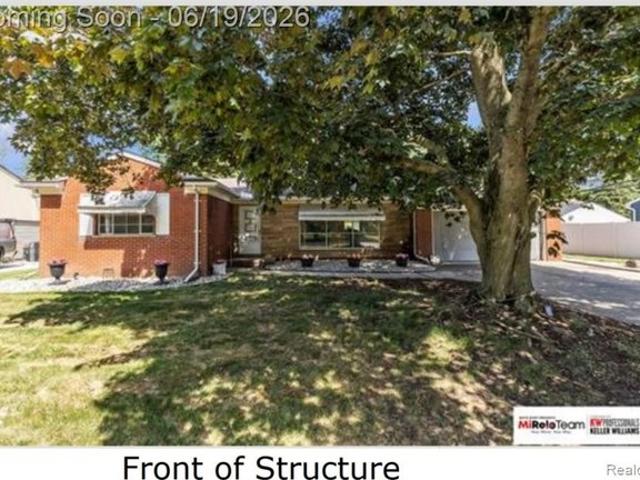 14000 Warner Ct, Livonia, MI 48154
