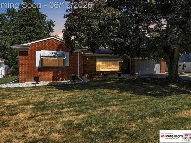 14000 Warner Ct, Livonia, MI 48154