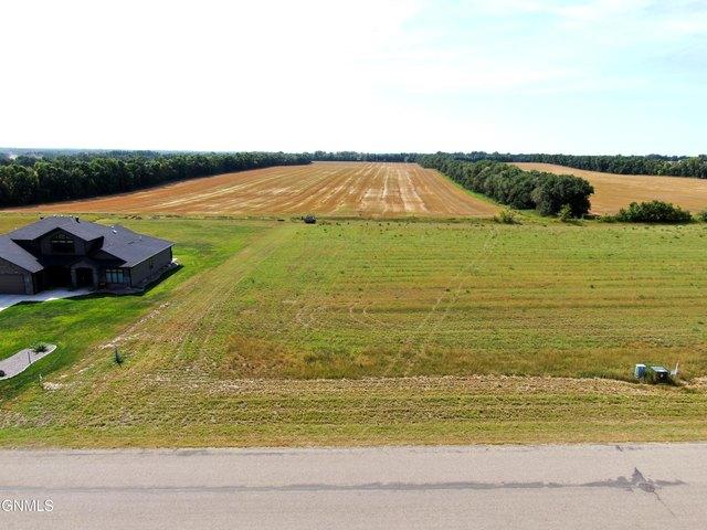 14009 Acadia Dr, Bismarck, ND 58503