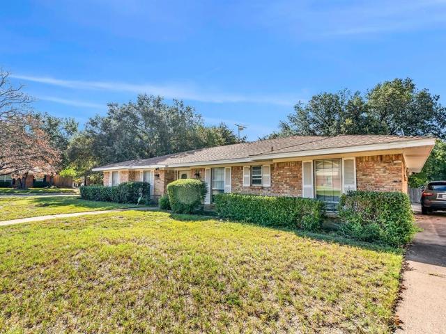 1400 Moss Rose Circle