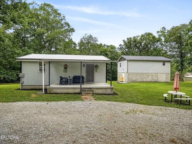 1400 Orlie Young Rd, Crab Orchard, TN 37723